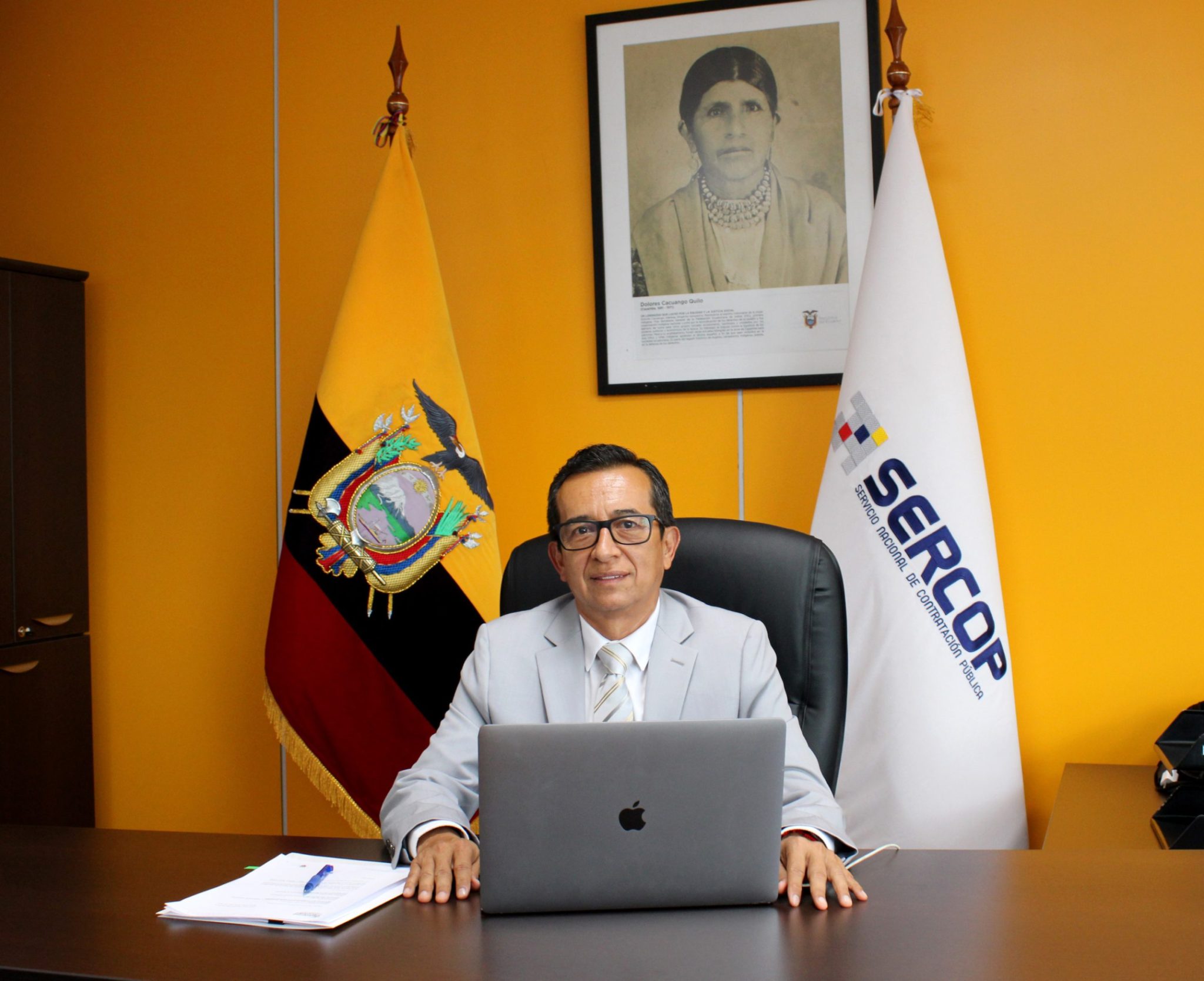 Dennis Valencia Macías asume como nuevo director General del SERCOP ...